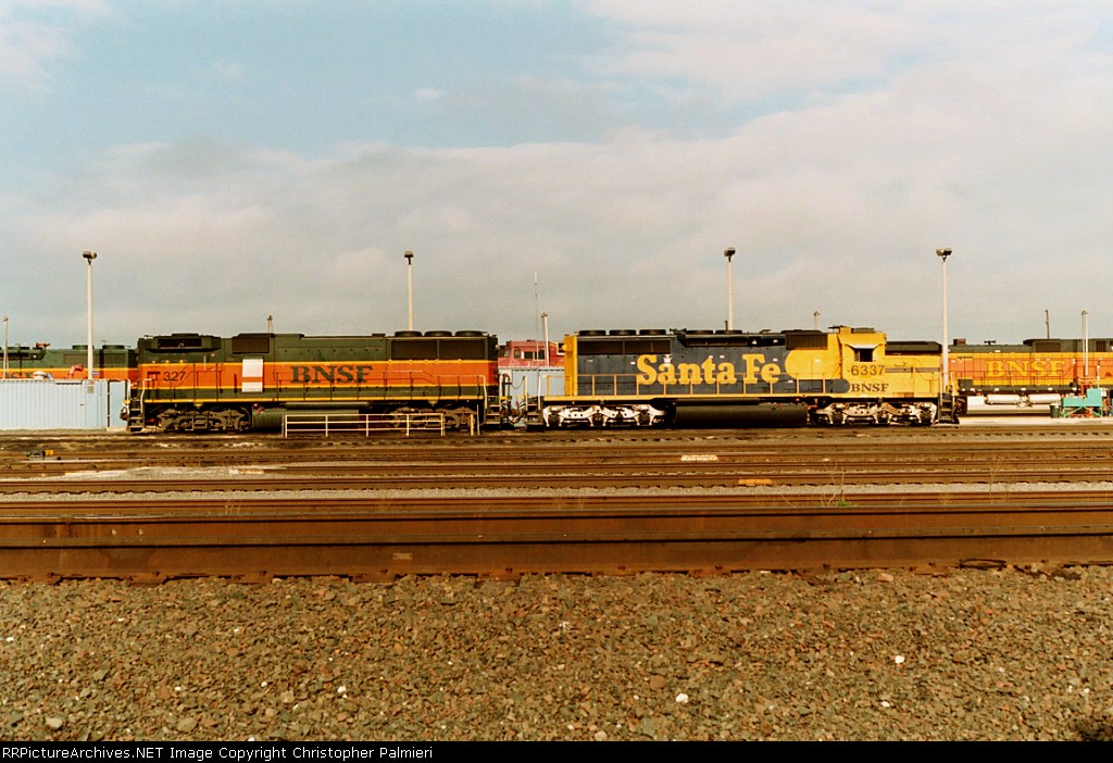 BNSF 327 and BNSF 6337